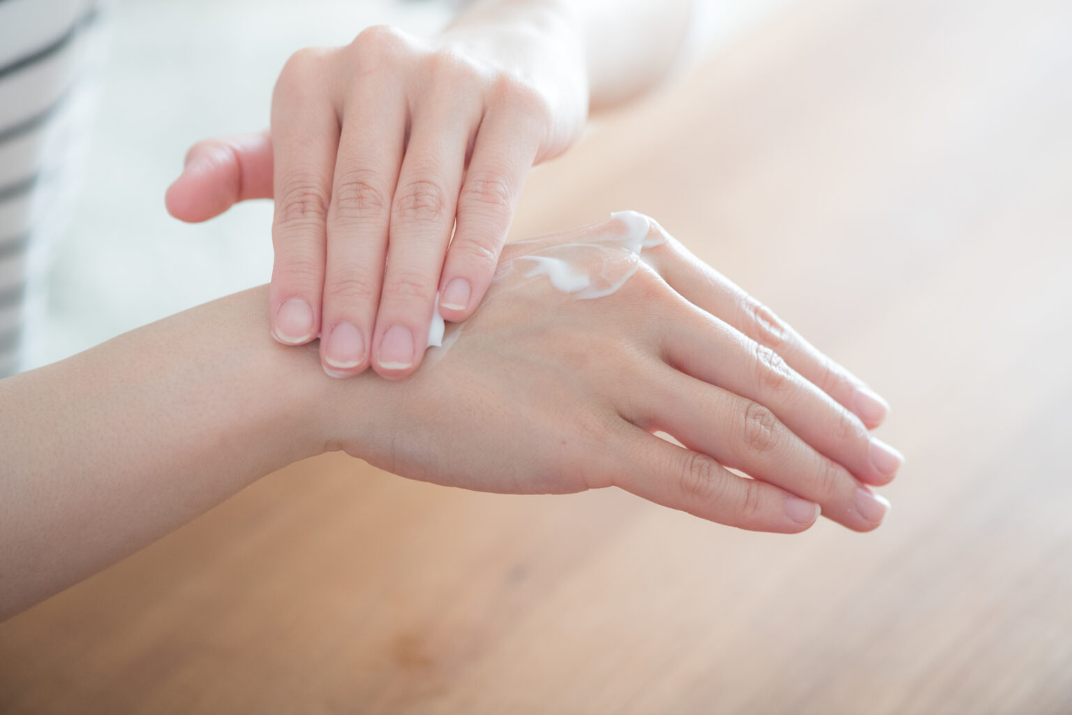 ハンドクリームとボディクリームの違いは？代用できる？専門家が使い分け方とおすすめ商品を解説｜HAPPINESS! magazine(ハピネスマガジン)