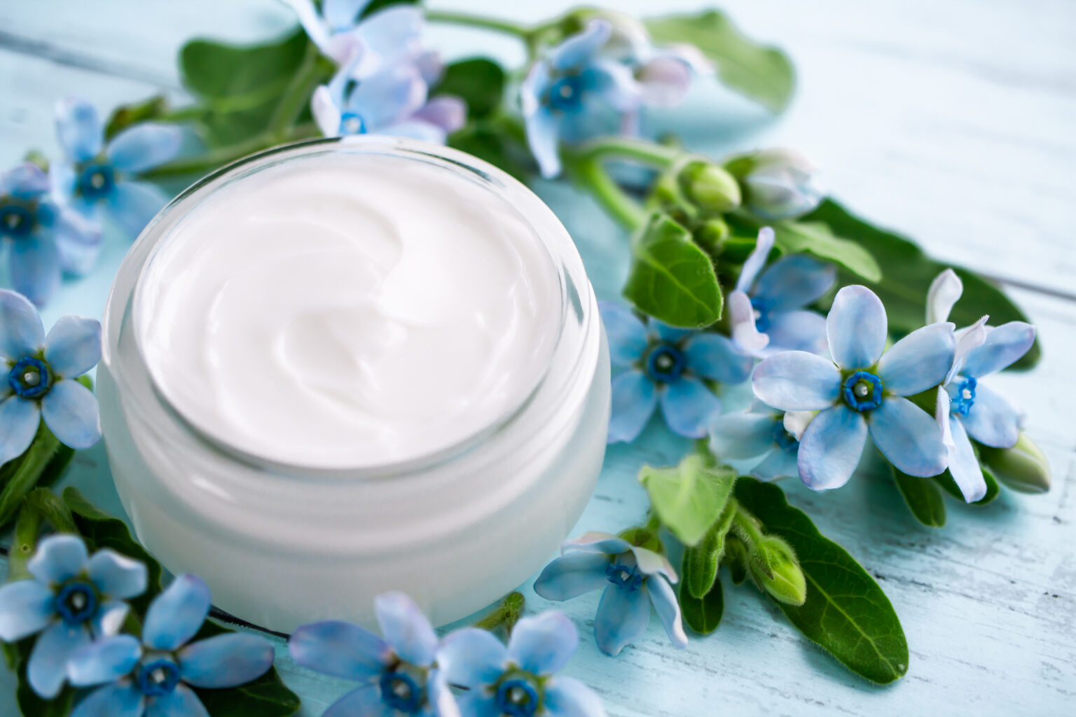 ハンドクリームとボディクリームの違いは？代用できる？専門家が使い分け方とおすすめ商品を解説｜HAPPINESS! magazine(ハピネスマガジン)