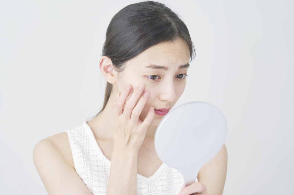 お酒の翌日のむくみを即効で解消！顔・脚のパンパンを防ぐ原因と対策を徹底解説｜HAPPINESS! magazine(ハピネスマガジン)